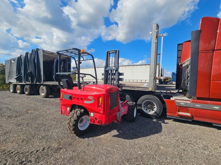 Moffett Delivery Services | Truck With Piggyback Forklift